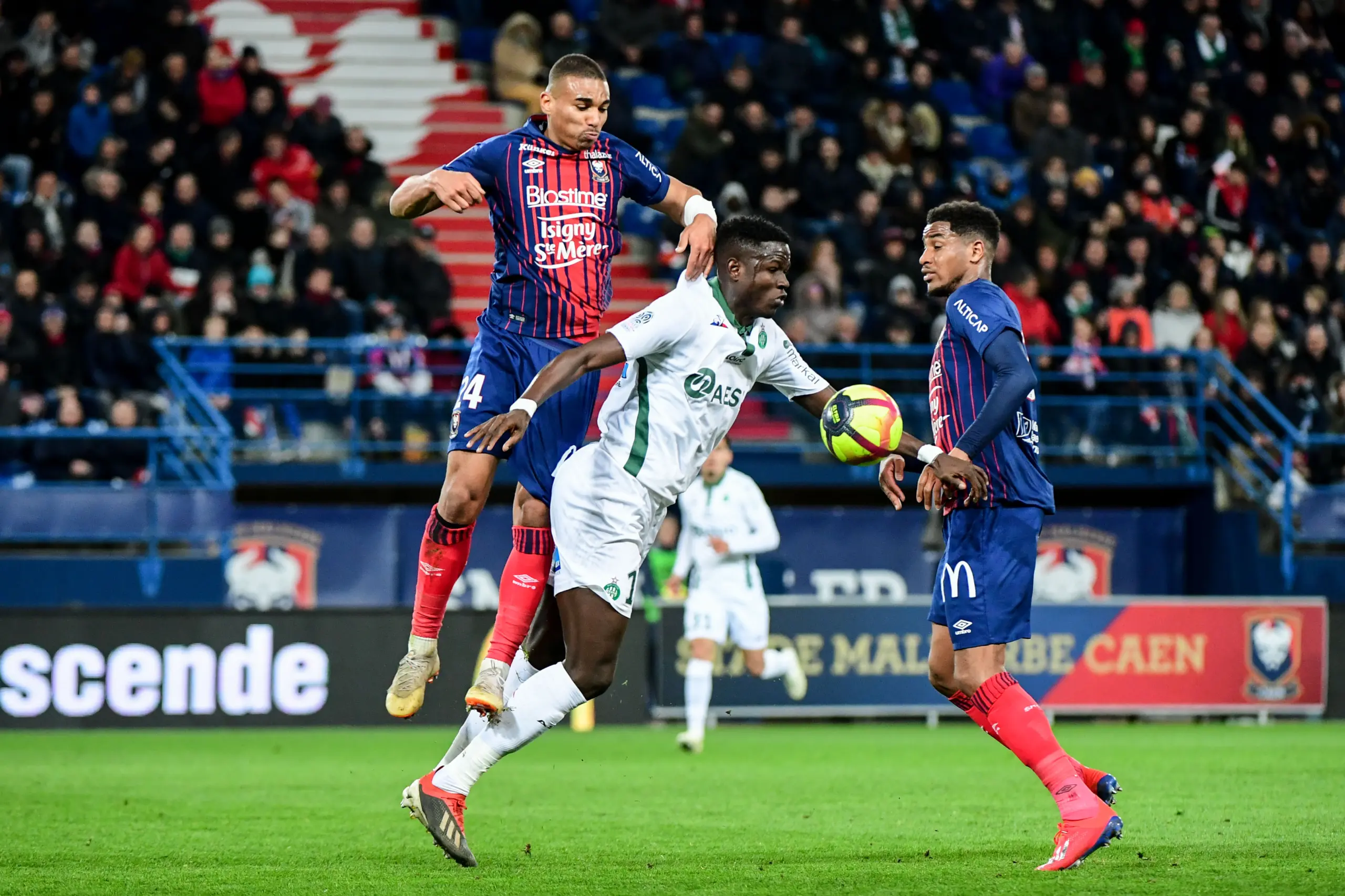 Mercato : Formé à l'ASSE, ce buteur signe à Shanghai (Chine)